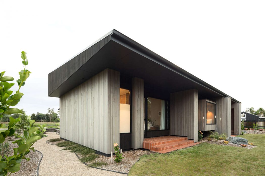 house-under-eaves-4 - Archiscene - Your Daily Architecture & Design Update