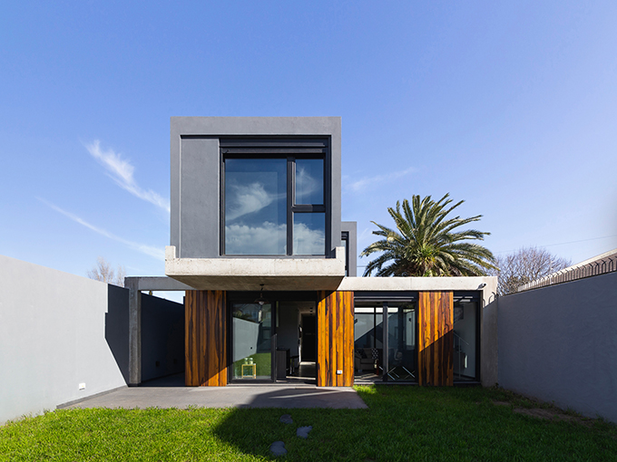 Torres House by Moirë Arquitectos - Archiscene - Your