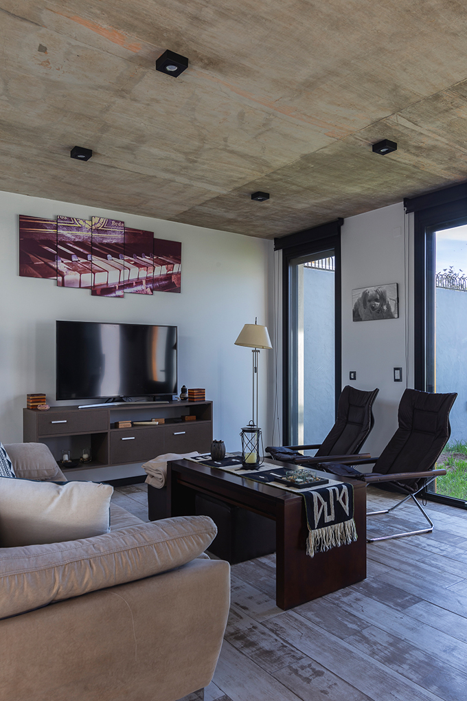 Torres House by Moirë Arquitectos - Archiscene - Your