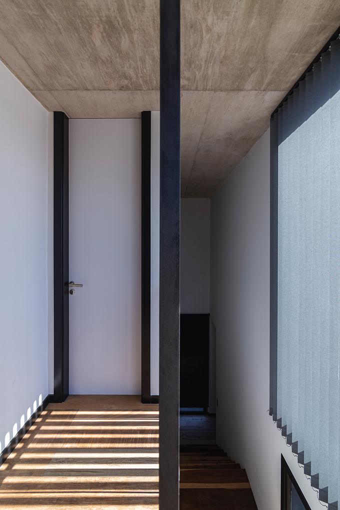 Torres House by Moirë Arquitectos - Archiscene - Your