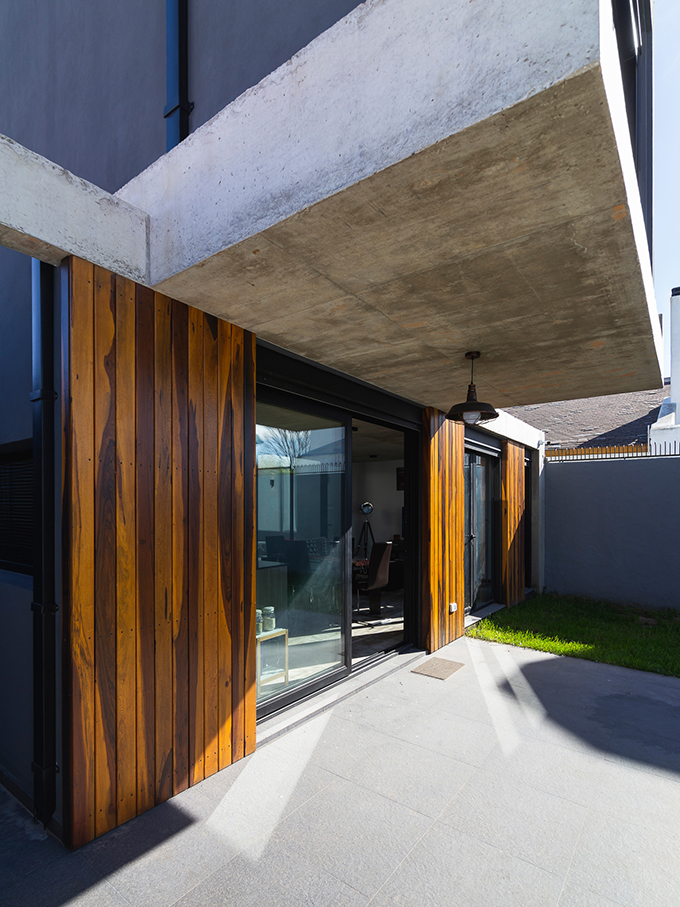 Torres House by Moirë Arquitectos - Archiscene - Your