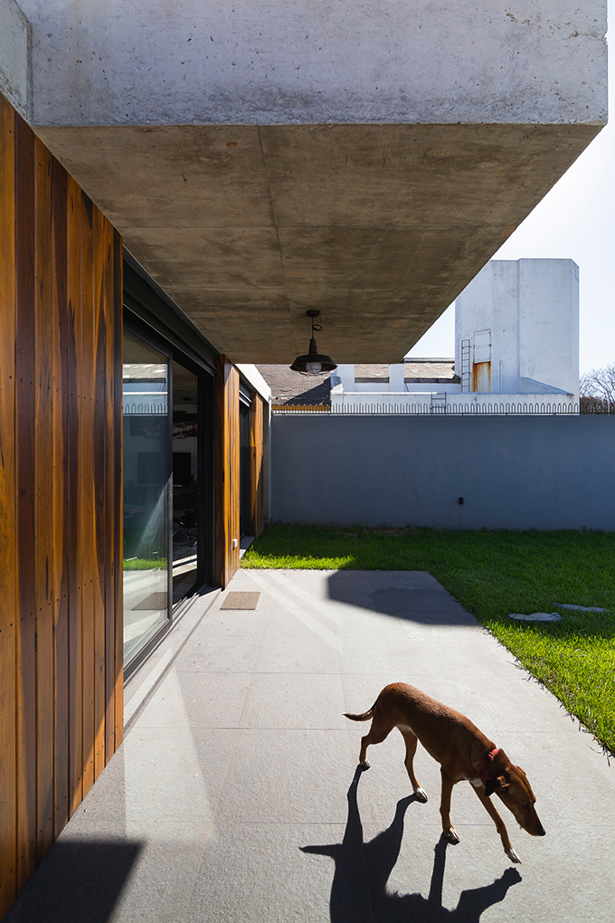 Torres House by Moirë Arquitectos - Archiscene - Your