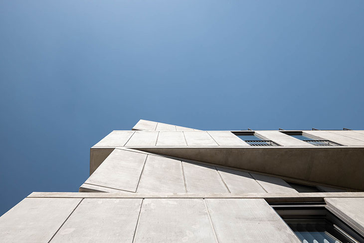 Just an Architect Develops a Rotating Building Overlooking the Tâmega River