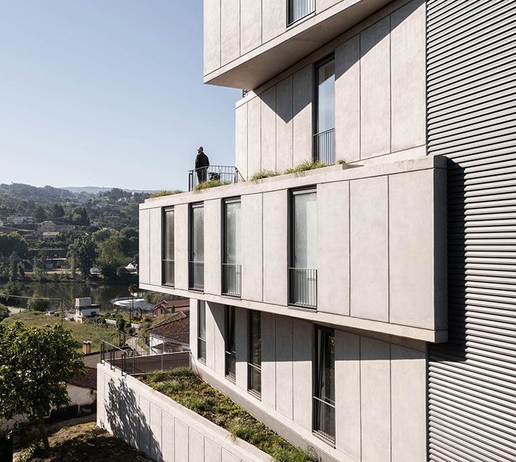 Just an Architect Develops a Rotating Building Overlooking the Tâmega River
