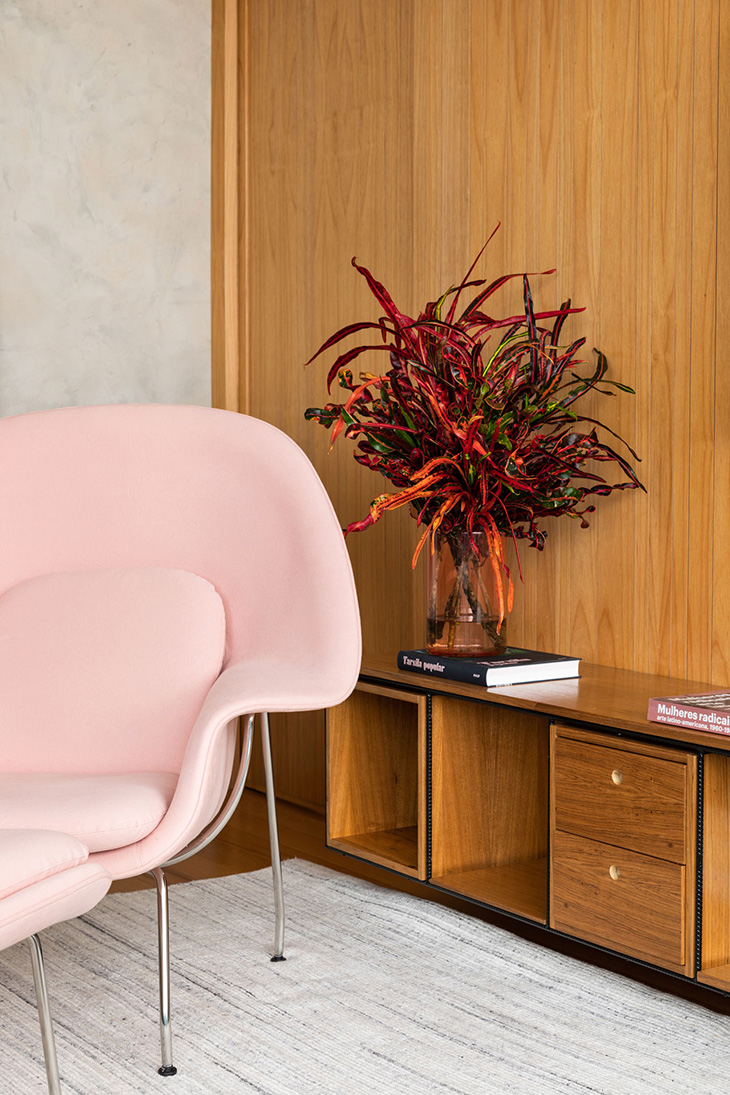 How To Choose The Perfect Flowers For Your Home Interior Design