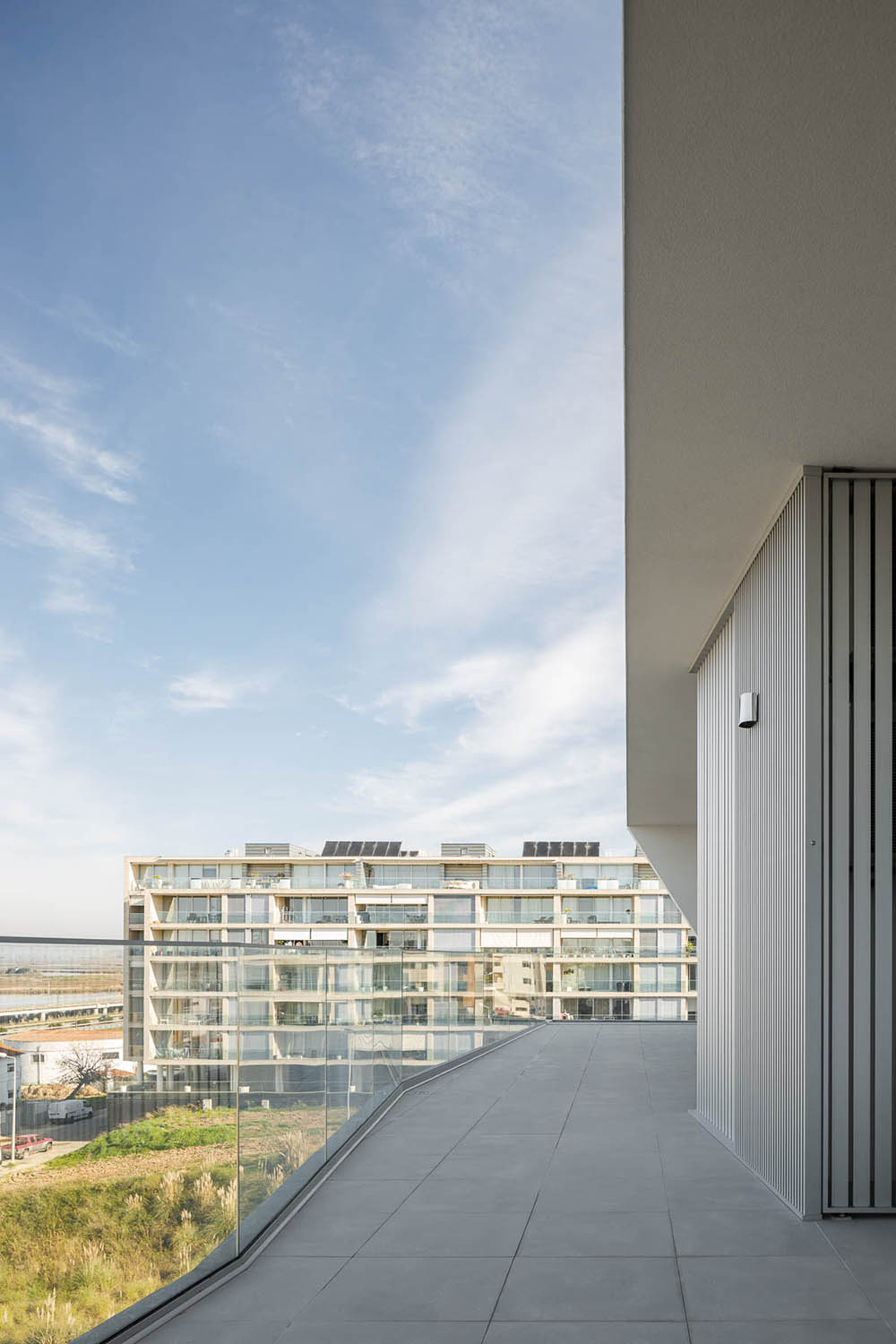 Edificio Multifamiliar no Canal Sao Roque em Aveiro do atelier S - Archiscene - Your Daily ...
