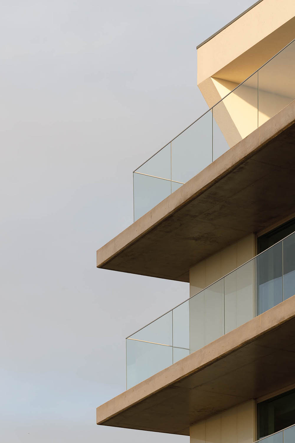 Edificio Multifamiliar no Canal Sao Roque em Aveiro do atelier S - Archiscene - Your Daily ...