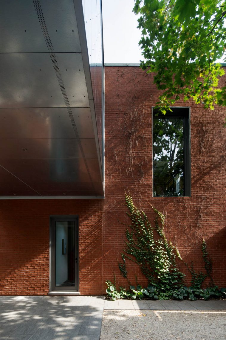Take a Tour of The Berri House designed by Thomas Balaban Architect