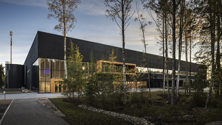 The Black Cabin by Revolution Architects - Archiscene - Your Daily ...