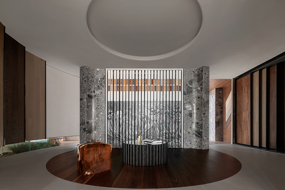 GIANT Floor Exhibition Hall by DHB Design