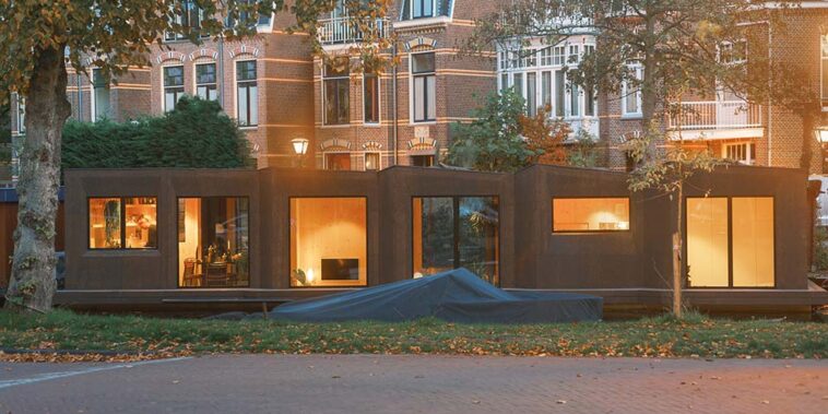 Two Island's Floating House Wins Flat Lot Competition