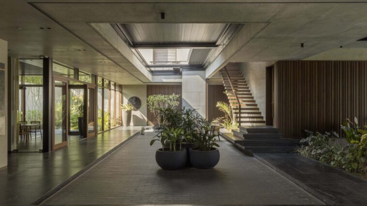 The Courtyard House by MODO Designs