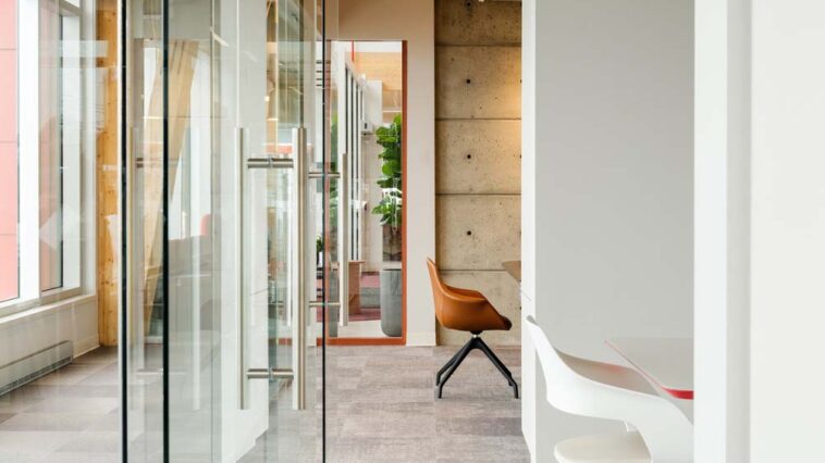 Garoy Construction Offices by Perron Design