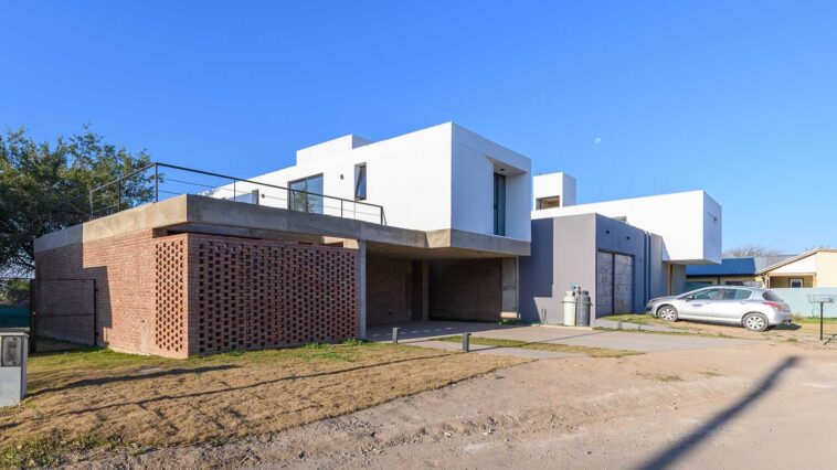 House Catalina by MURO ARQS.