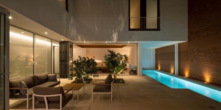 Diagonal Tower by SOM