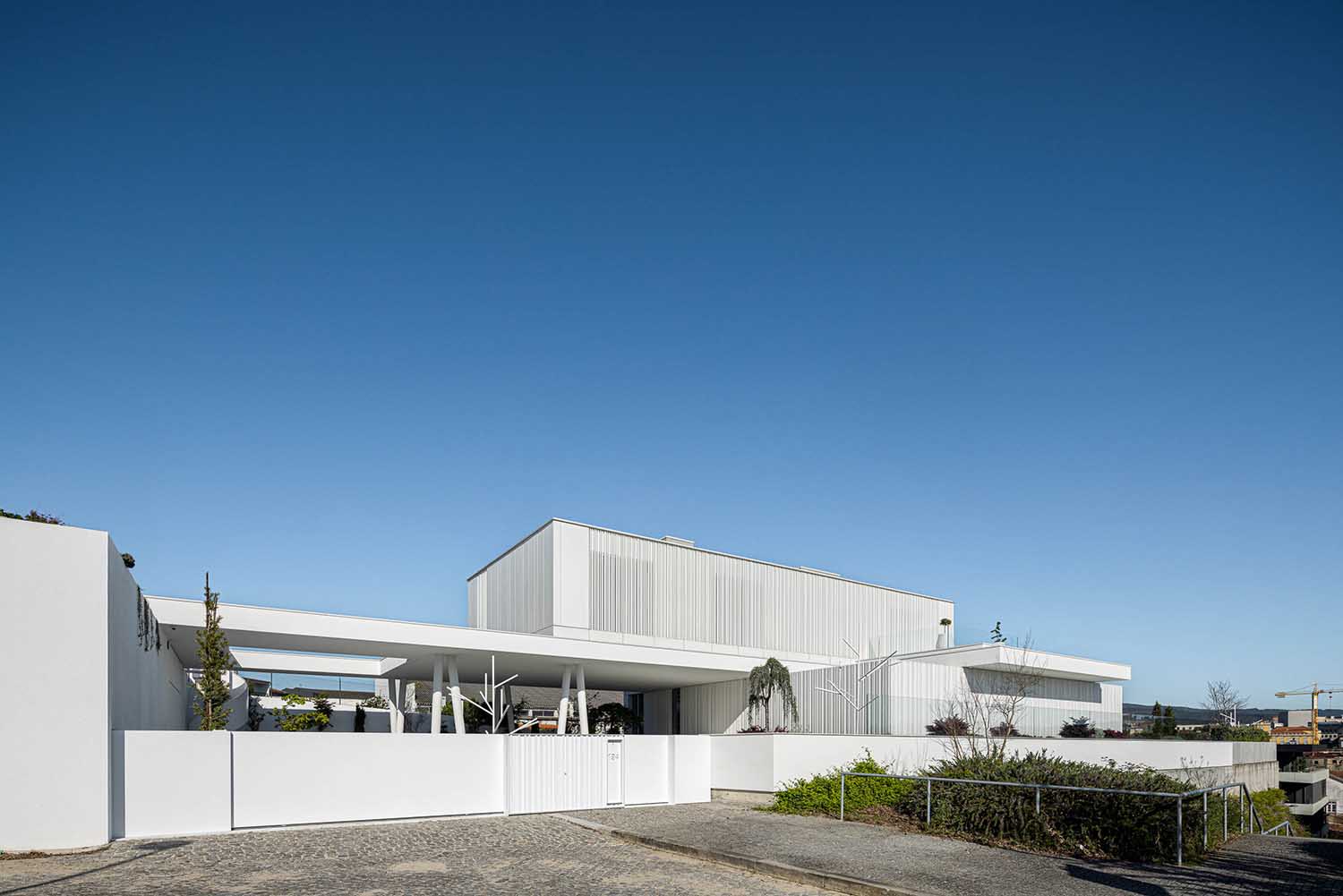 WhiteRisk House do atelier de arquitetura Risco Singular e fotog ...