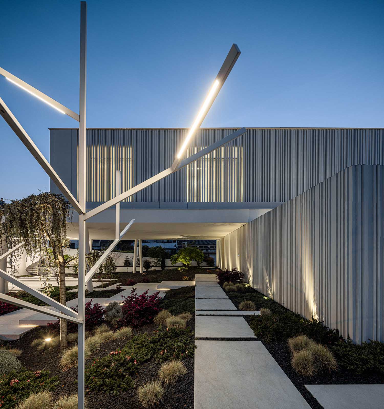 WhiteRisk House do atelier de arquitetura Risco Singular e fotog ...