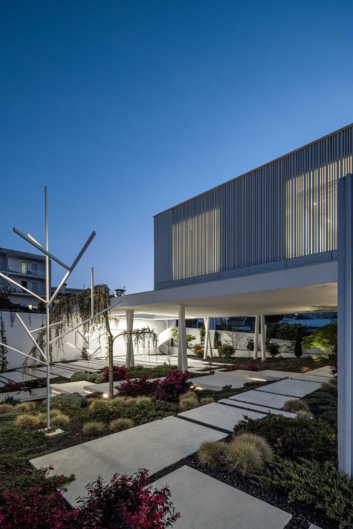 WhiteRisk House do atelier de arquitetura Risco Singular e fotog ...