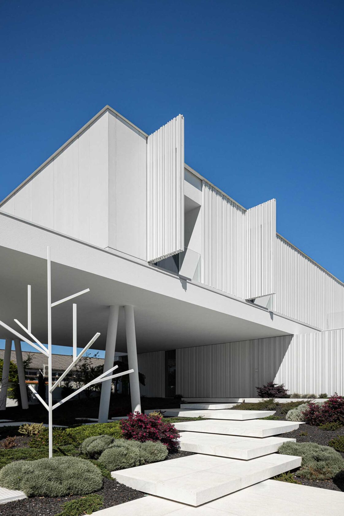 WhiteRisk House do atelier de arquitetura Risco Singular e fotog ...