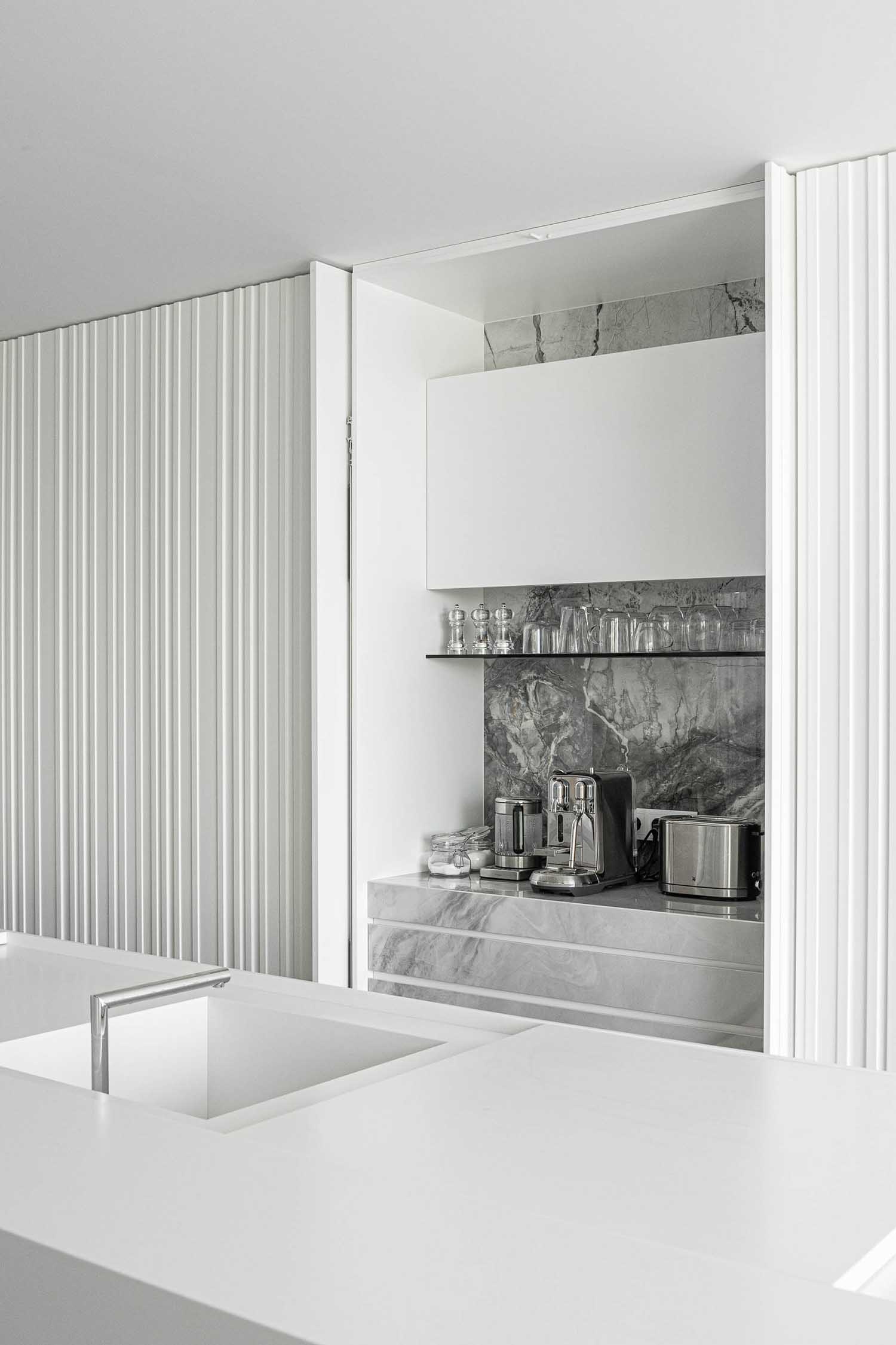 WhiteRisk House do atelier de arquitetura Risco Singular e fotog ...