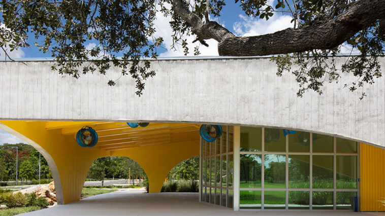 Modular Design in PRADA Stores - Archiscene - Your Daily Architecture ...