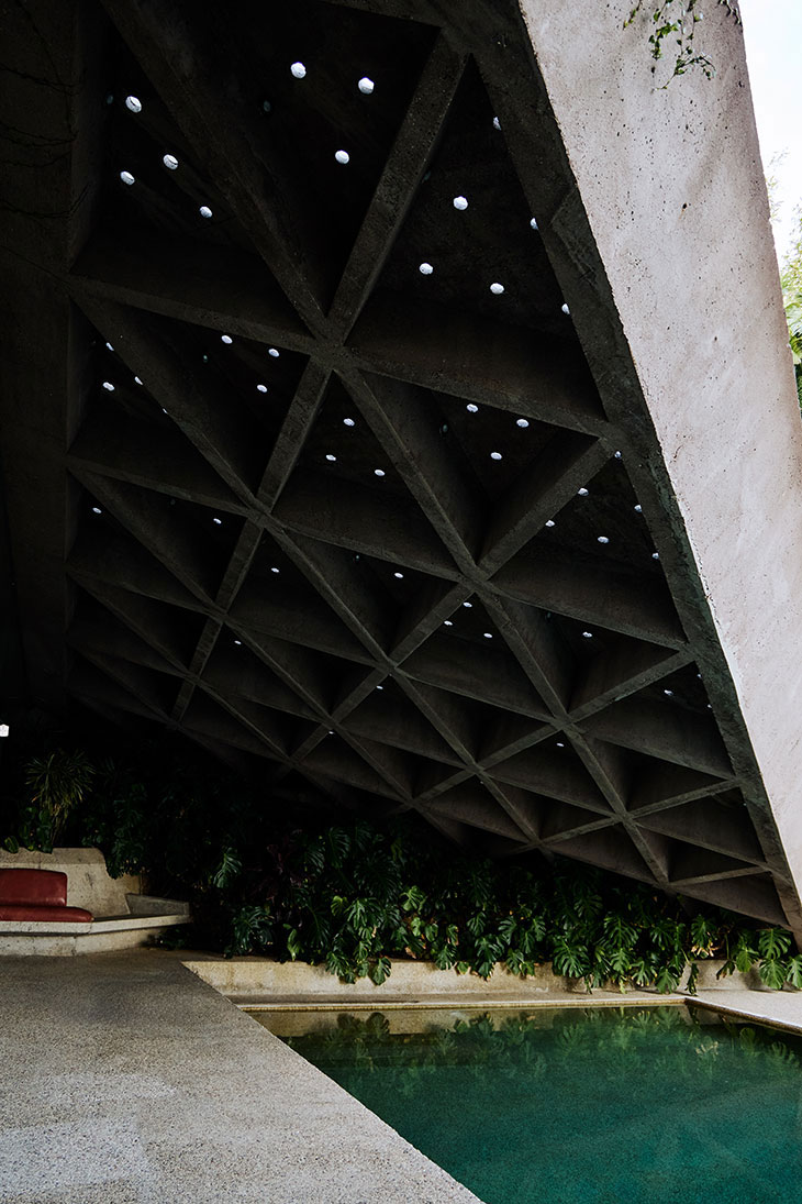 ARCHISCENE Takes You Inside the Iconic Sheats Goldstein Residence