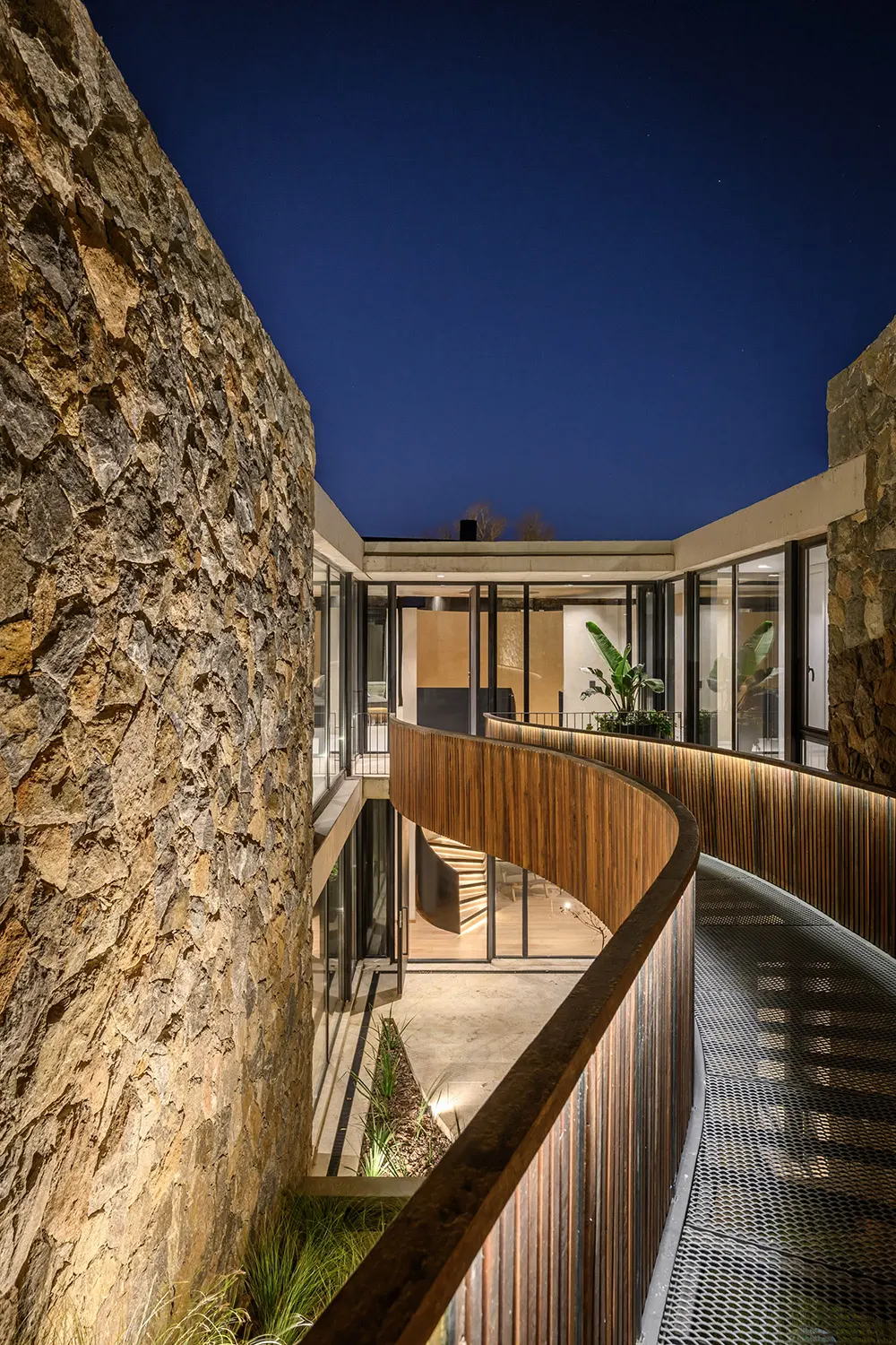 A Bridge House by Paolini Architects Ph. G Viramonte (36) - Archiscene ...