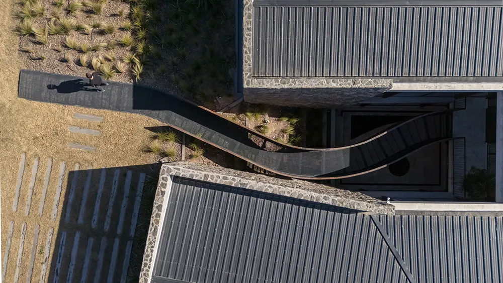 A Bridge House by Paolini Architects Ph. G Viramonte (6) - Archiscene ...