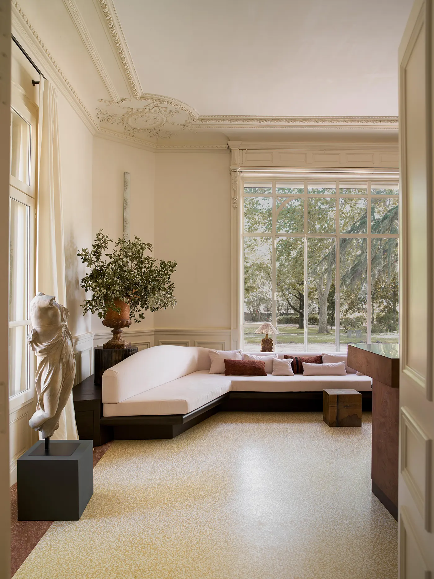 Chateau La Banquière Revamped by Marianne Tiegen Interiors Photo ...