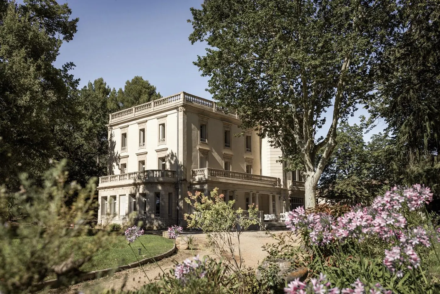 Chateau La Banquière Revamped by Marianne Tiegen Interiors Photo ...